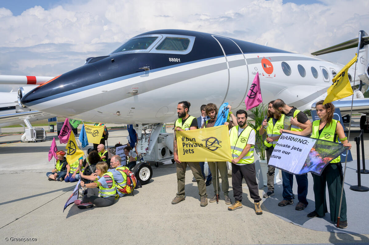 Address excessive air travel by taxing frequent flyers — Milieudefensie